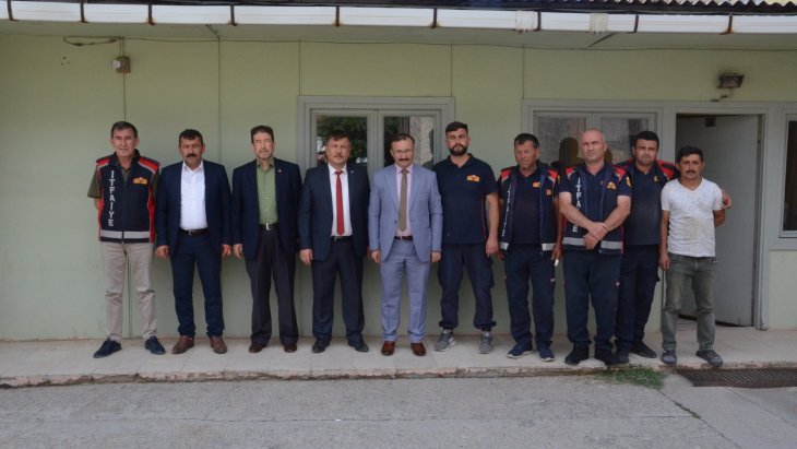 Belediye Başkanımız Hüseyin Doğan Bayram sürecinde mesaide olan itfaiye ... Belediye Başkanımız Hüseyin Doğan Bayram sürecinde mesaide olan itfaiye ...